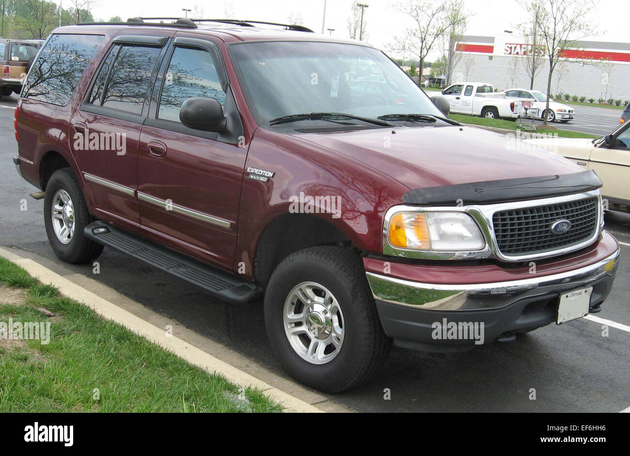 The 1999-2002 Ford Expedition is a full-size SUV that offers powerful ...