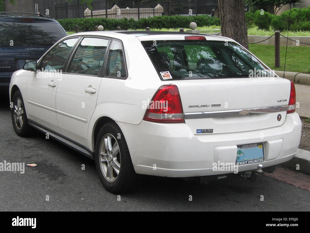 The Chevrolet Malibu MAXX LS is a mid-size hatchback offering versatile ...