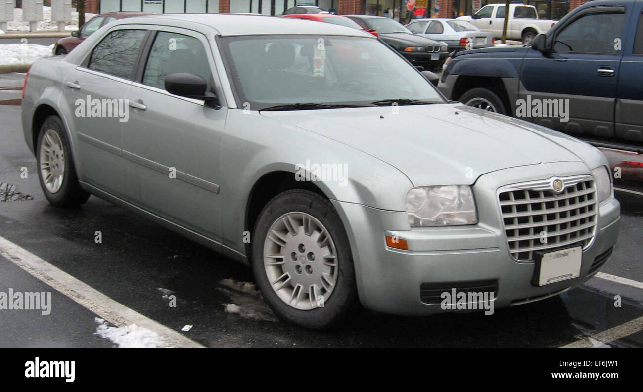 Chrysler Van Vehicle High Resolution Stock Photography and Images - Alamy