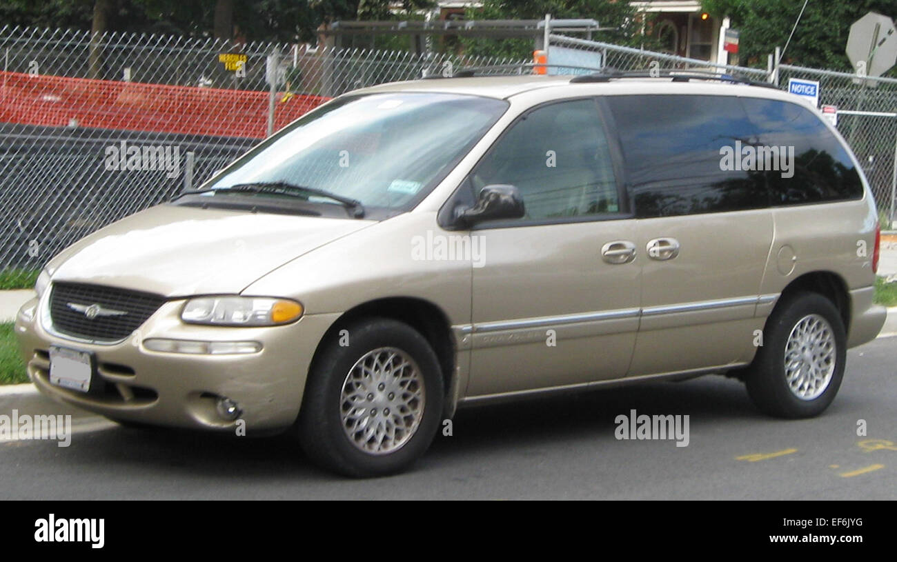 The Chrysler Town and Country SWB (2007-2009) is a minivan offering ...