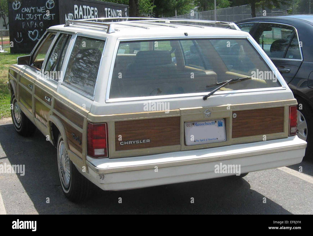 The Chrysler Town and Country Wagon is a full-size minivan that ...