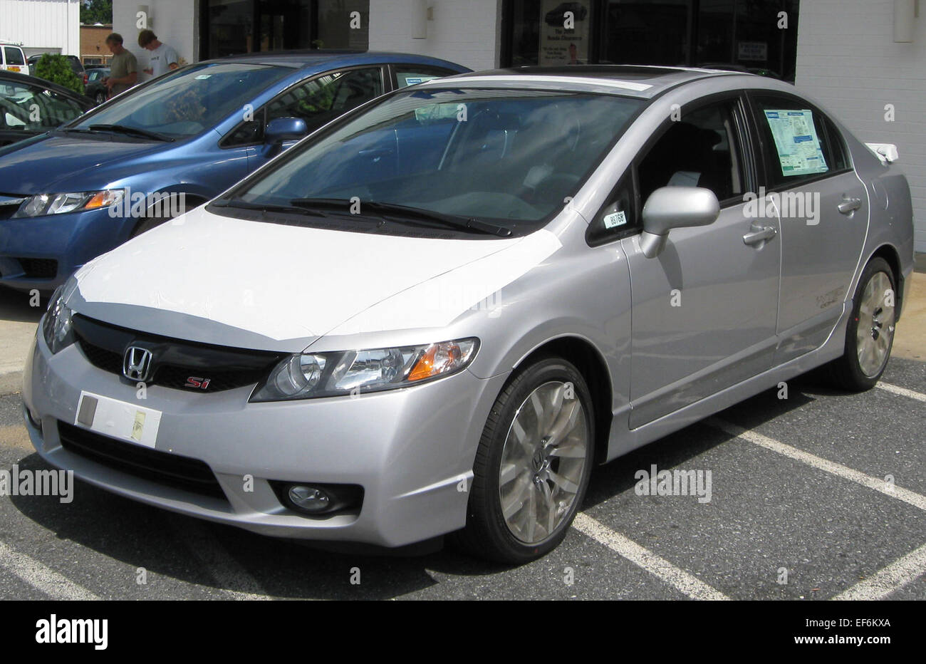 The 2009 Honda Civic Si sedan, introduced on August 25, 2009, is a ...