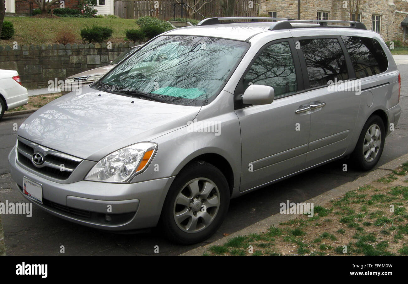 The Hyundai Entourage, produced from 2006 to 2010, is a full-size ...