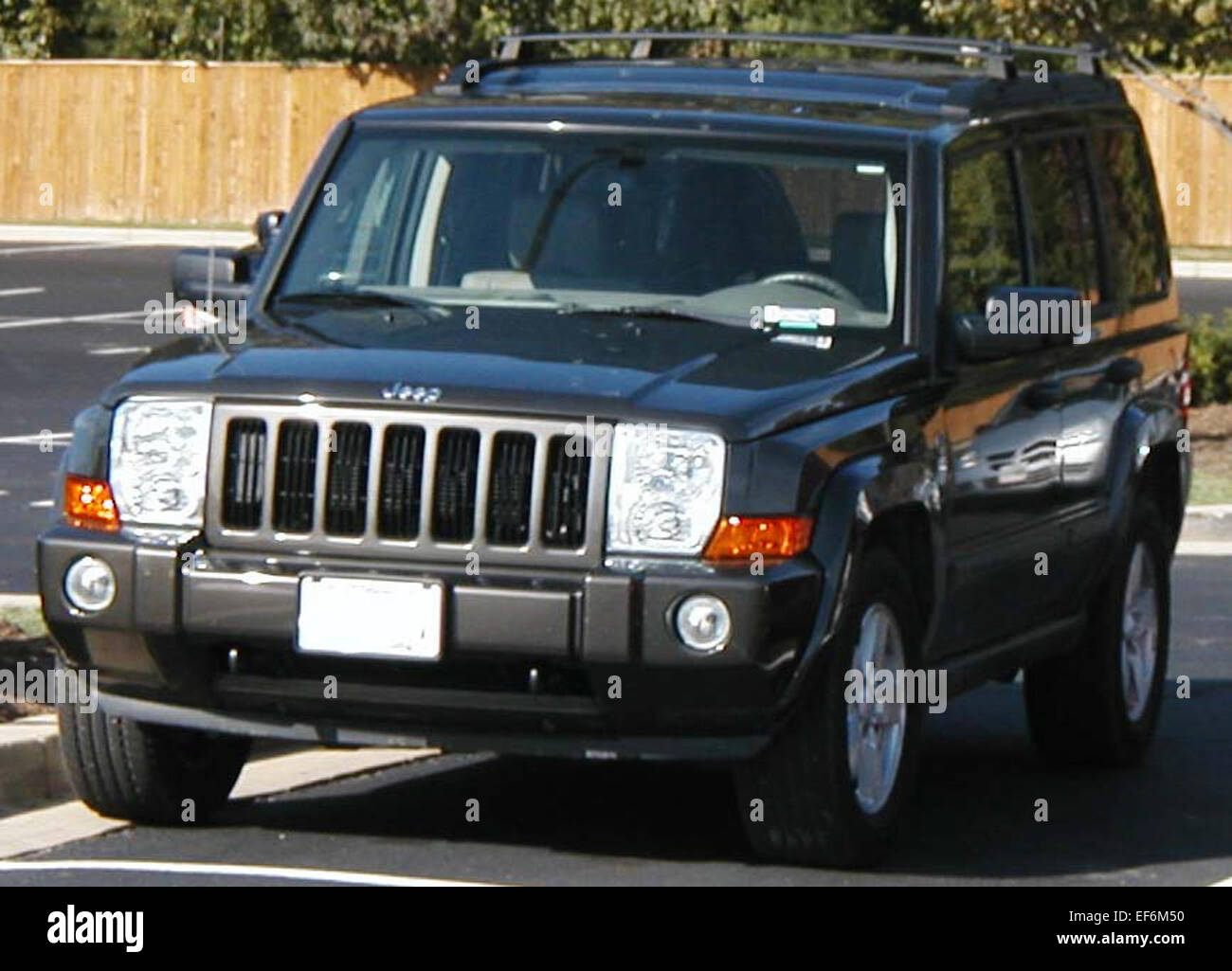 The Jeep Commander (2006-2010) is a mid-size SUV with three-row seating ...