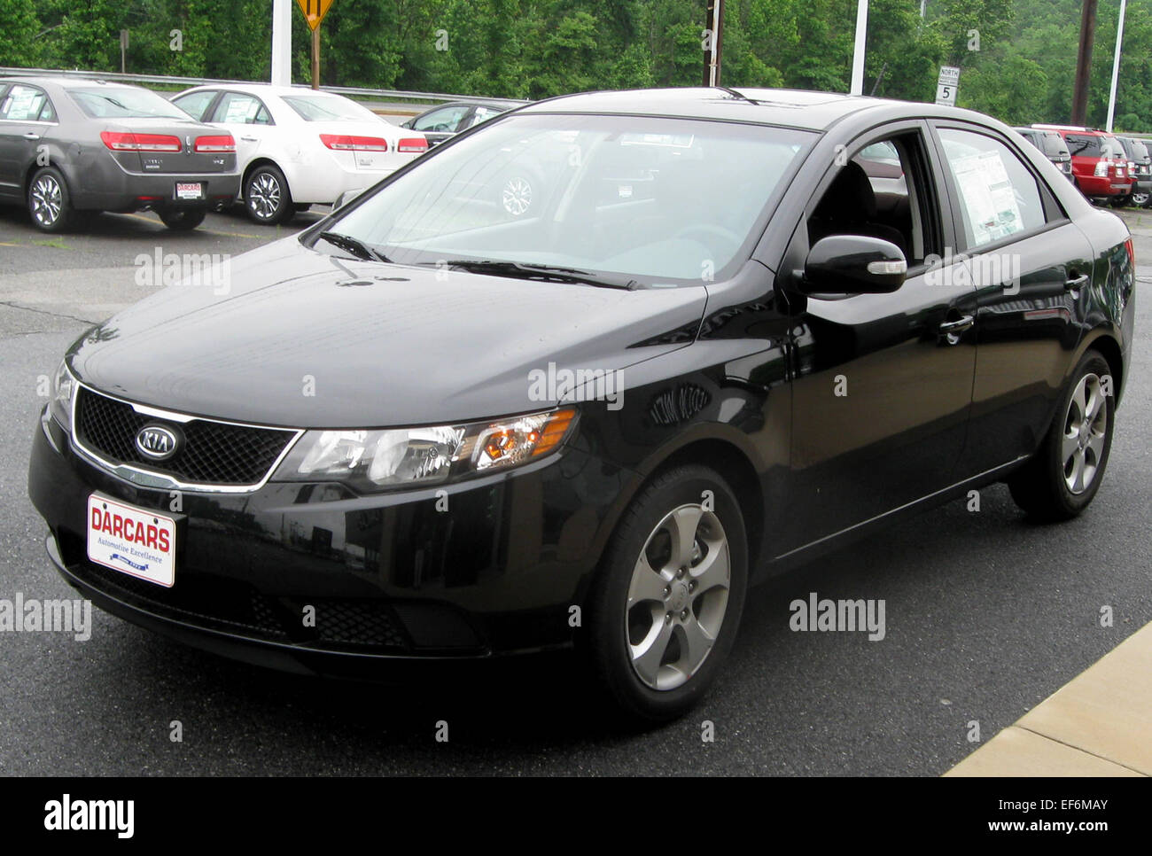 The 2016 Kia Forte EX is a compact sedan that offers a blend of modern ...