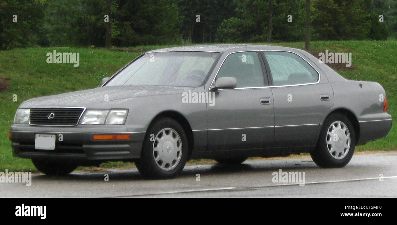 The 2009 Lexus LS 400 is a luxury sedan offering exceptional ...