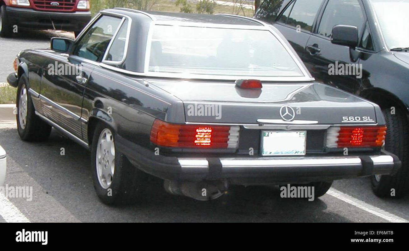 Mercedes 560 sl hi-res stock photography and images - Alamy