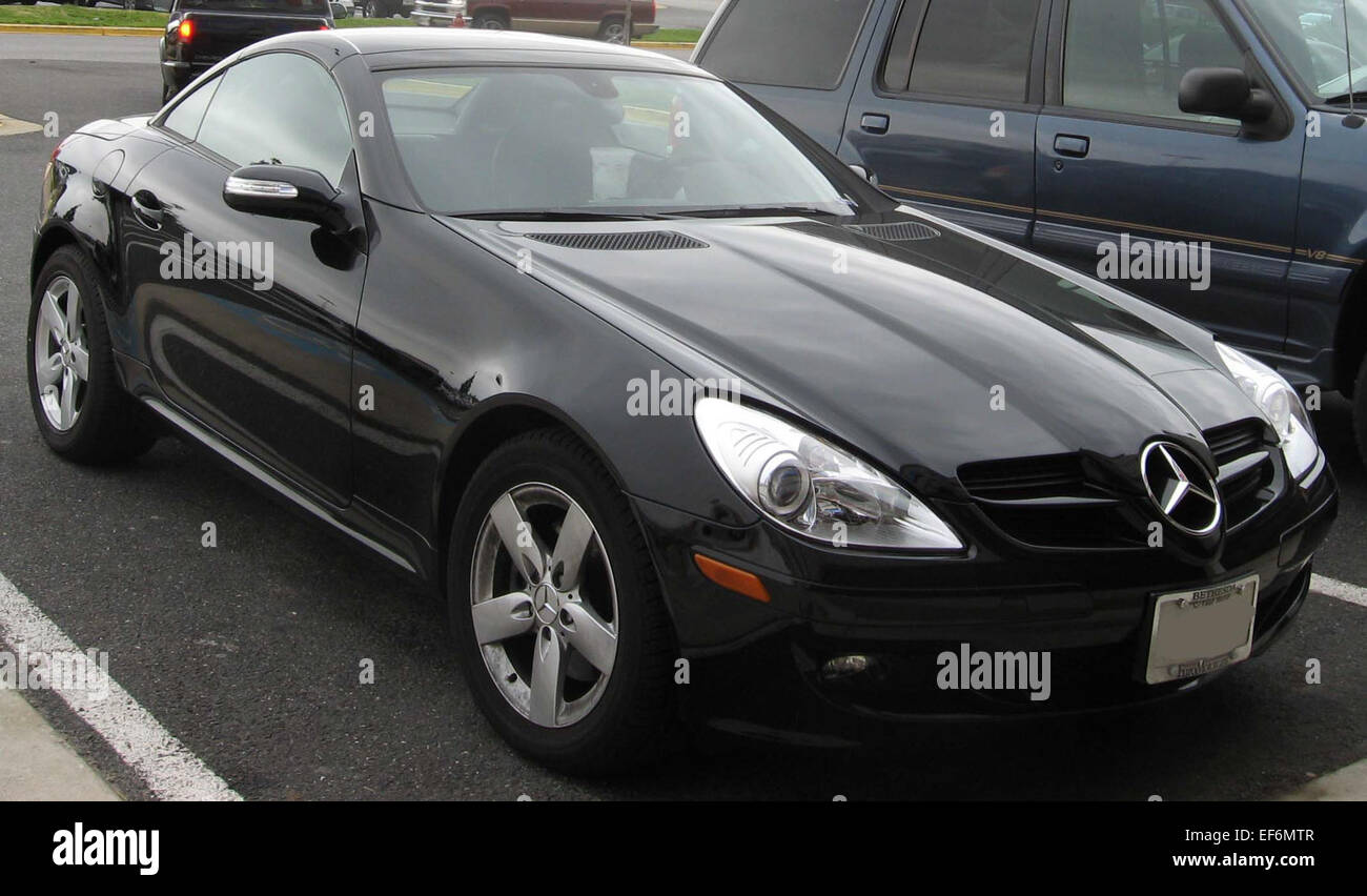 Mercedes slk 280 hi-res stock photography and images - Alamy