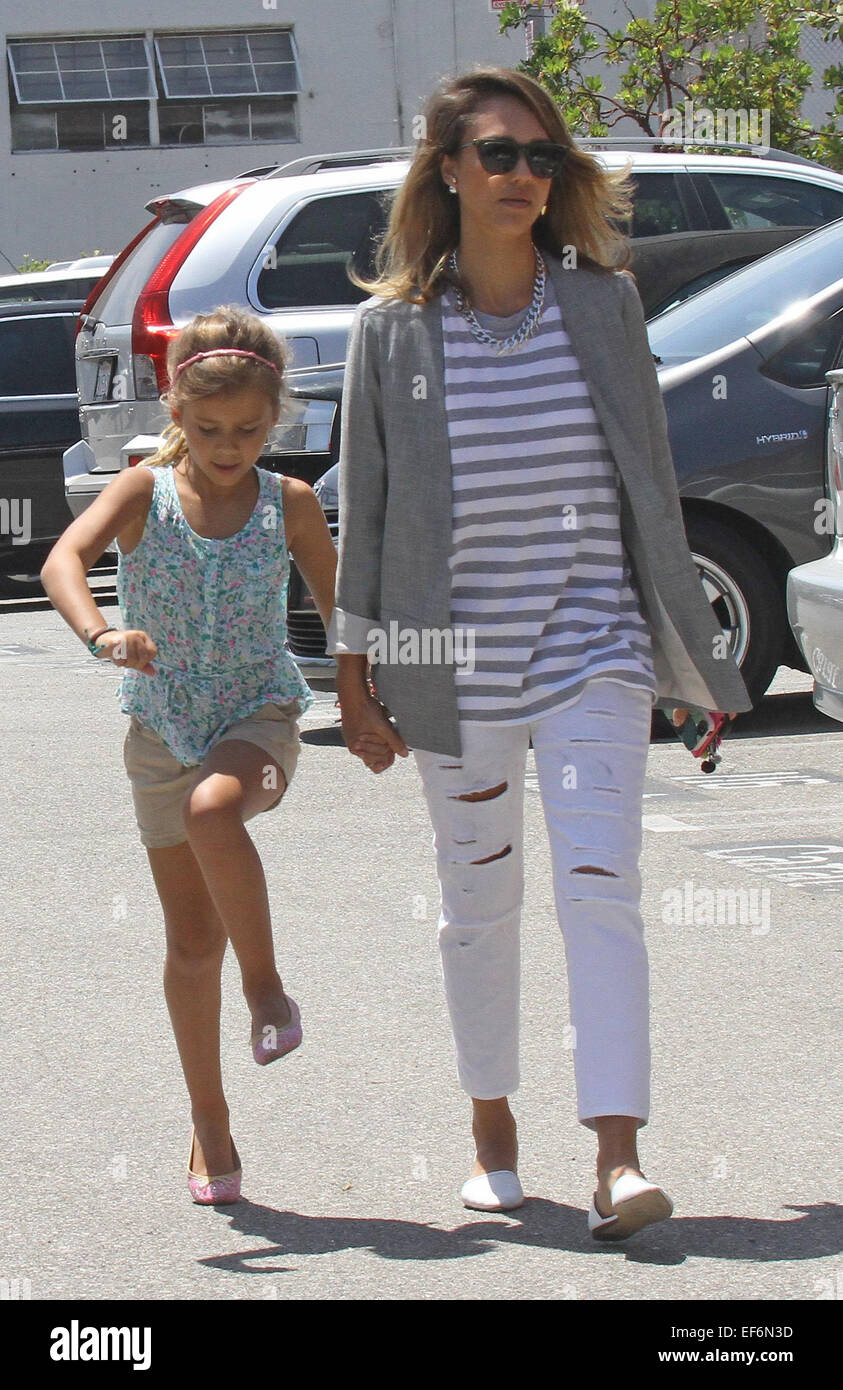 Jessica Alba spotted at Mrs. Winston's Green Grocery with her daughter ...