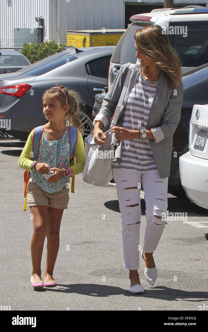 Jessica Alba spotted at Mrs. Winston's Green Grocery with her daughter ...