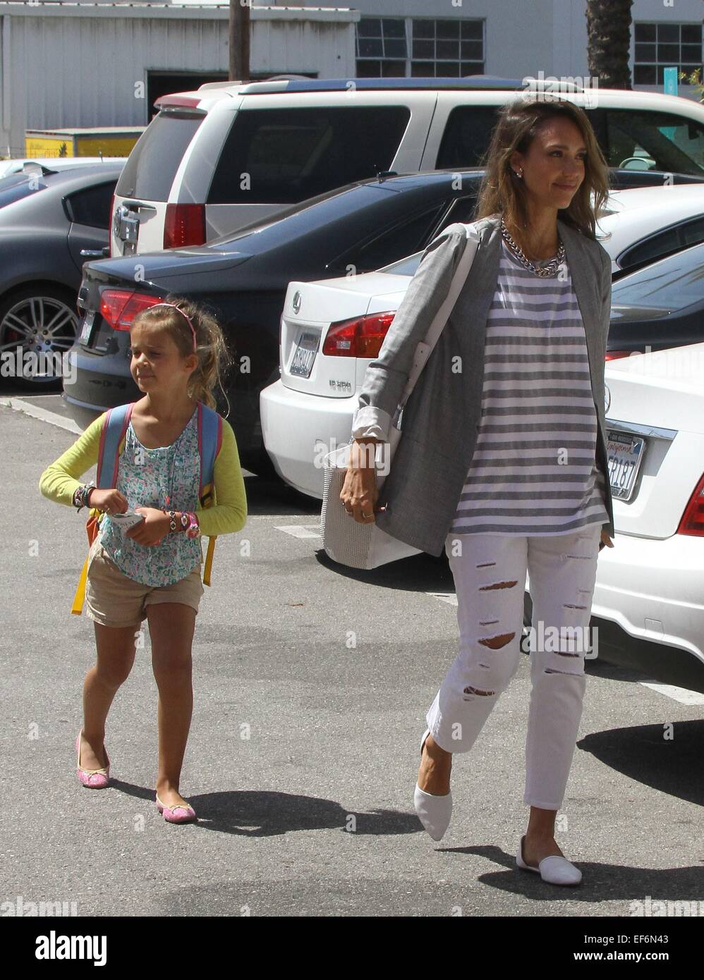 Jessica Alba spotted at Mrs. Winston's Green Grocery with her daughter ...