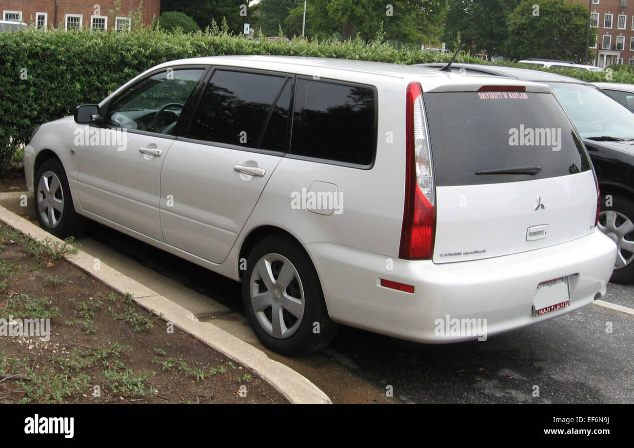 The Mitsubishi Lancer SportBack LS is a compact hatchback offering ...