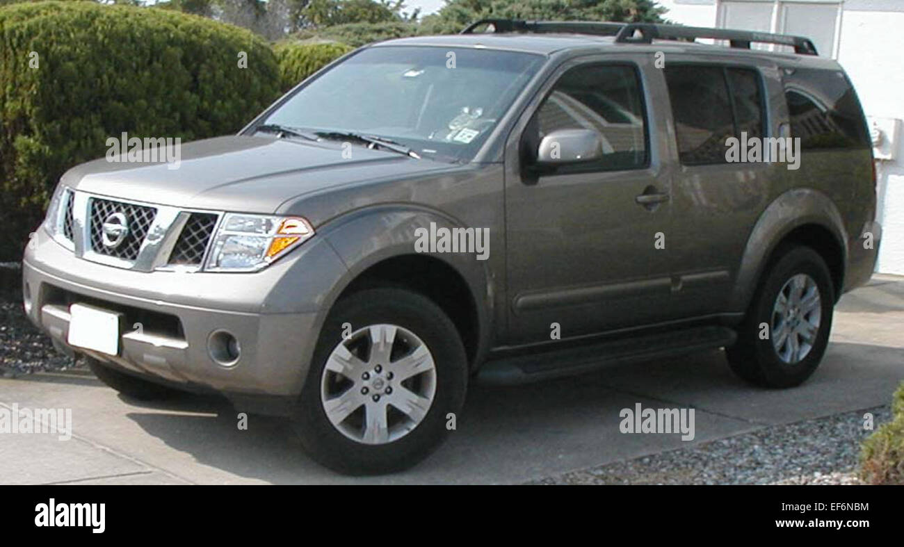 Nissan pathfinder suv hi-res stock photography and images - Alamy