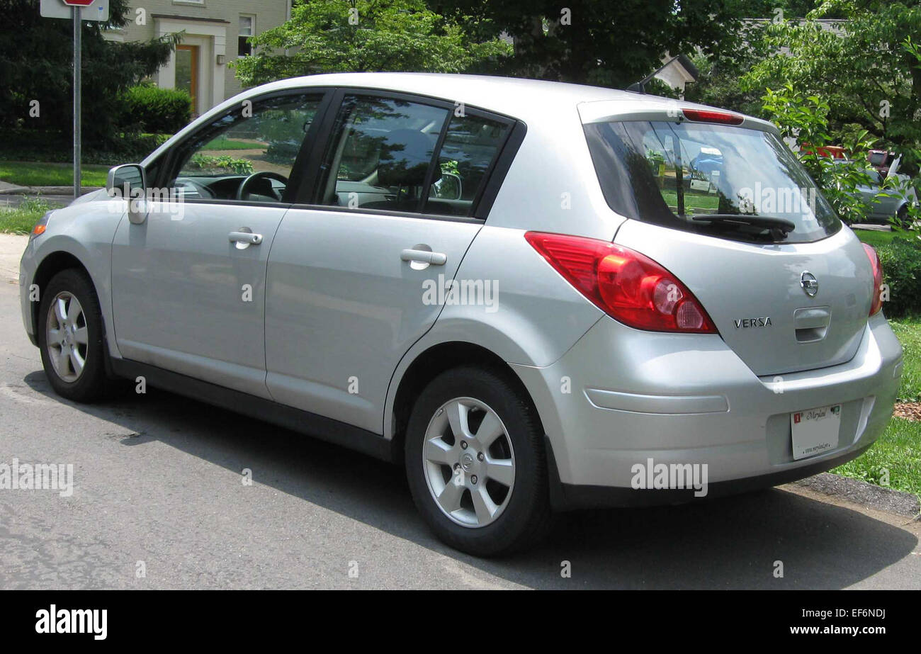 Nissan Versa SL hatch Stock Photo - Alamy