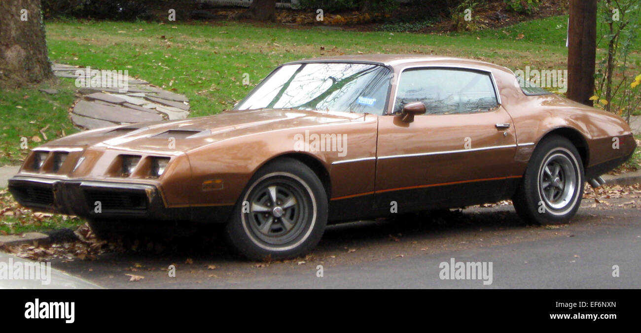 Motor pontiac firebird hi-res stock photography and images - Alamy