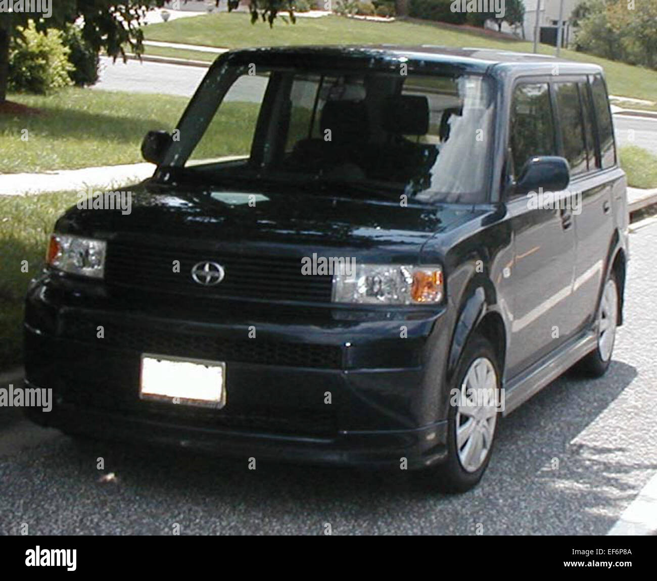 Boxy shape hi-res stock photography and images - Alamy