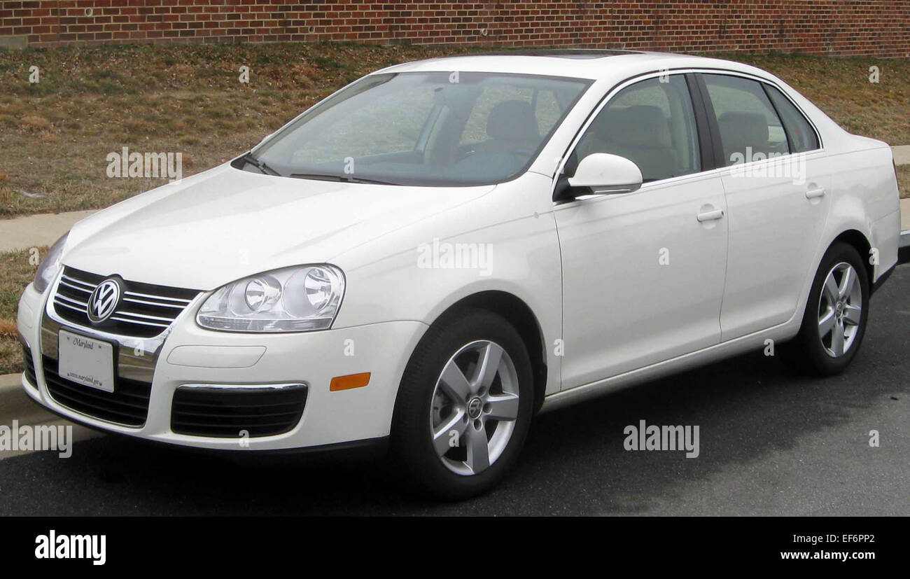 The 2009 Volkswagen Jetta 2.5 sedan is a compact car that combines ...