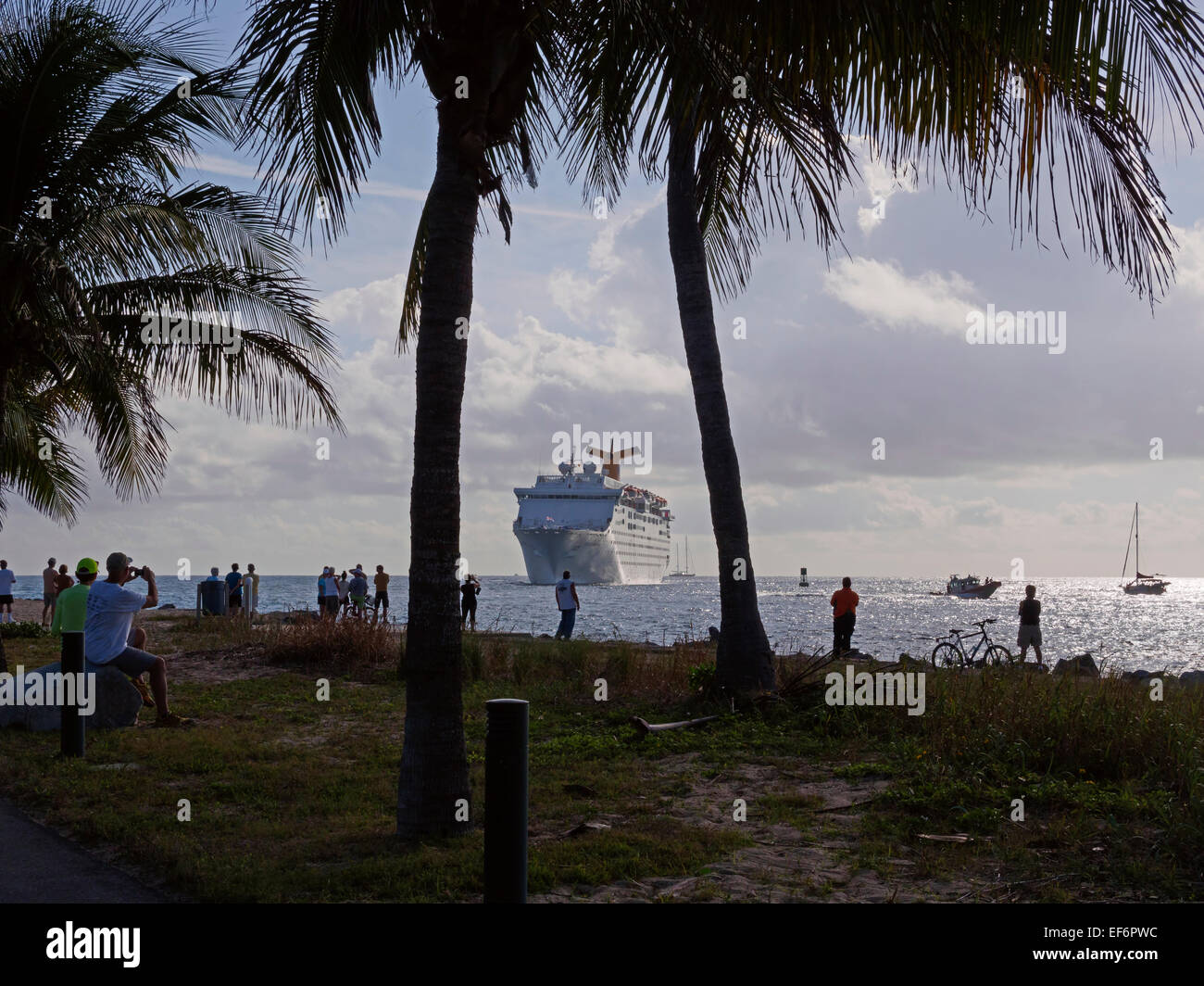 Bahamas grand celebration cruise hi-res stock photography and images ...