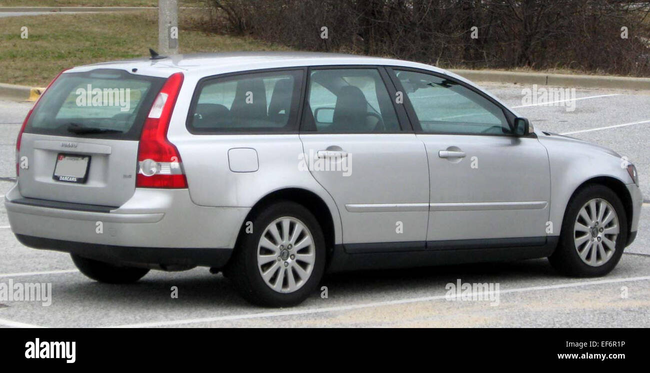 The 2011 Volvo V50, part of the compact luxury car lineup, offers a ...
