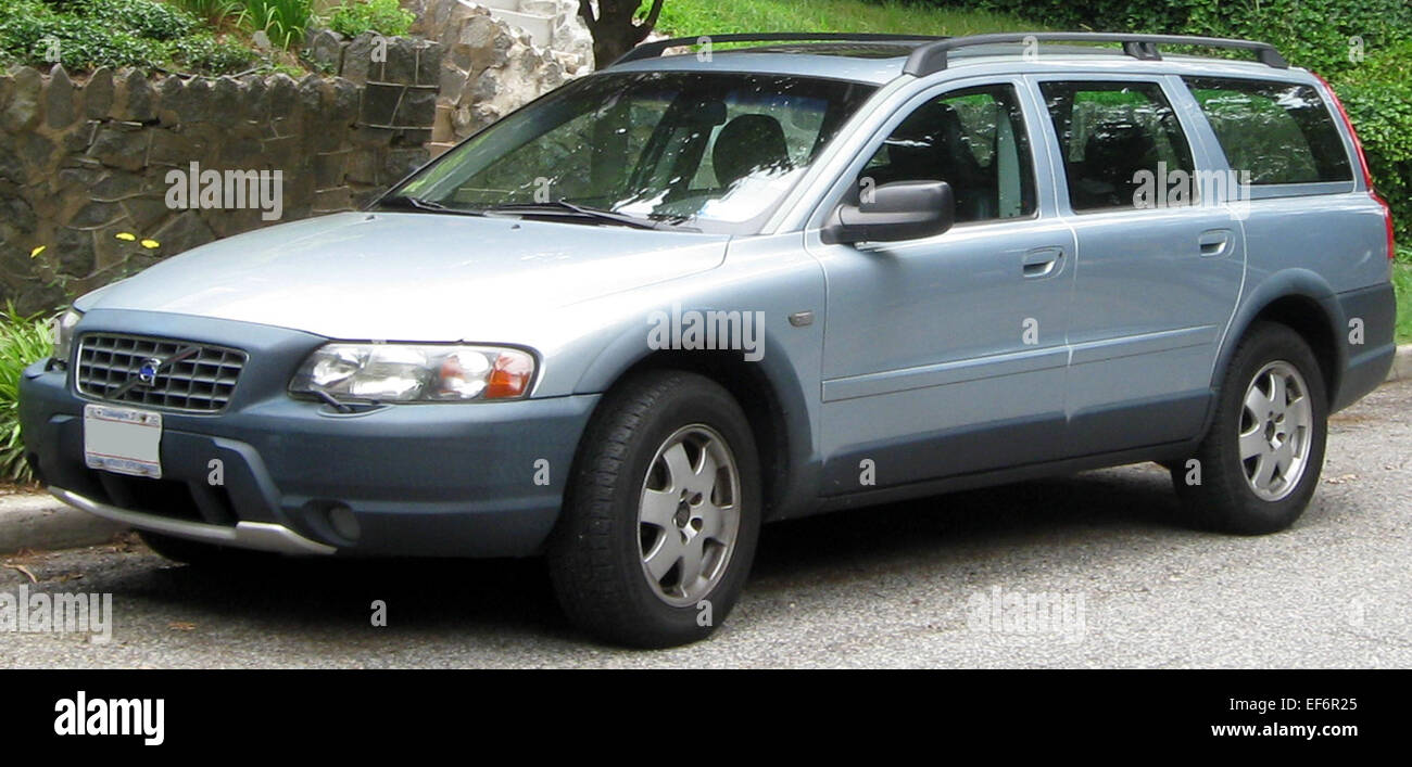 The 2011 Volvo XC70 is a luxury crossover SUV with all-wheel drive ...