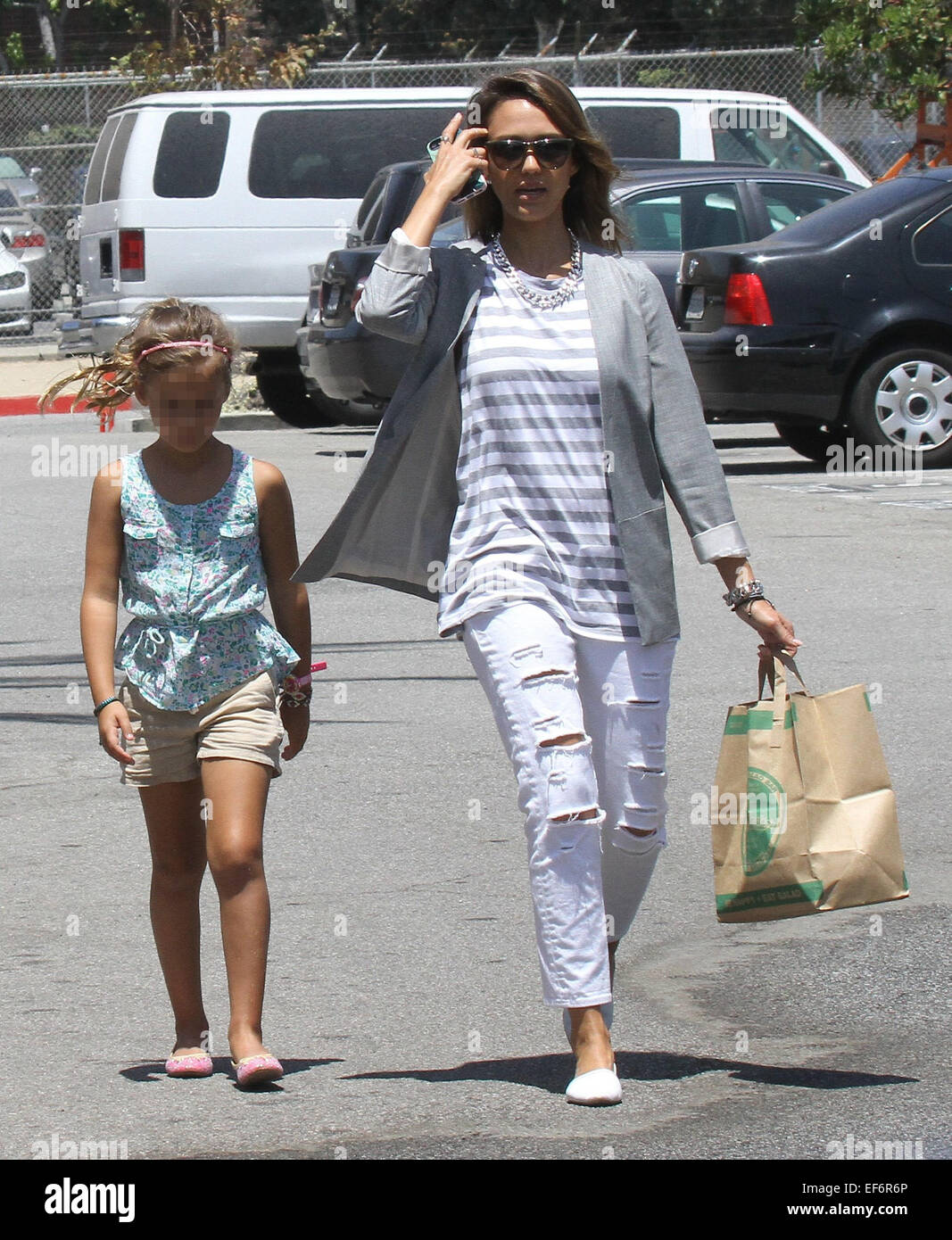 Jessica Alba spotted at Mrs. Winston's Green Grocery with her daughter ...