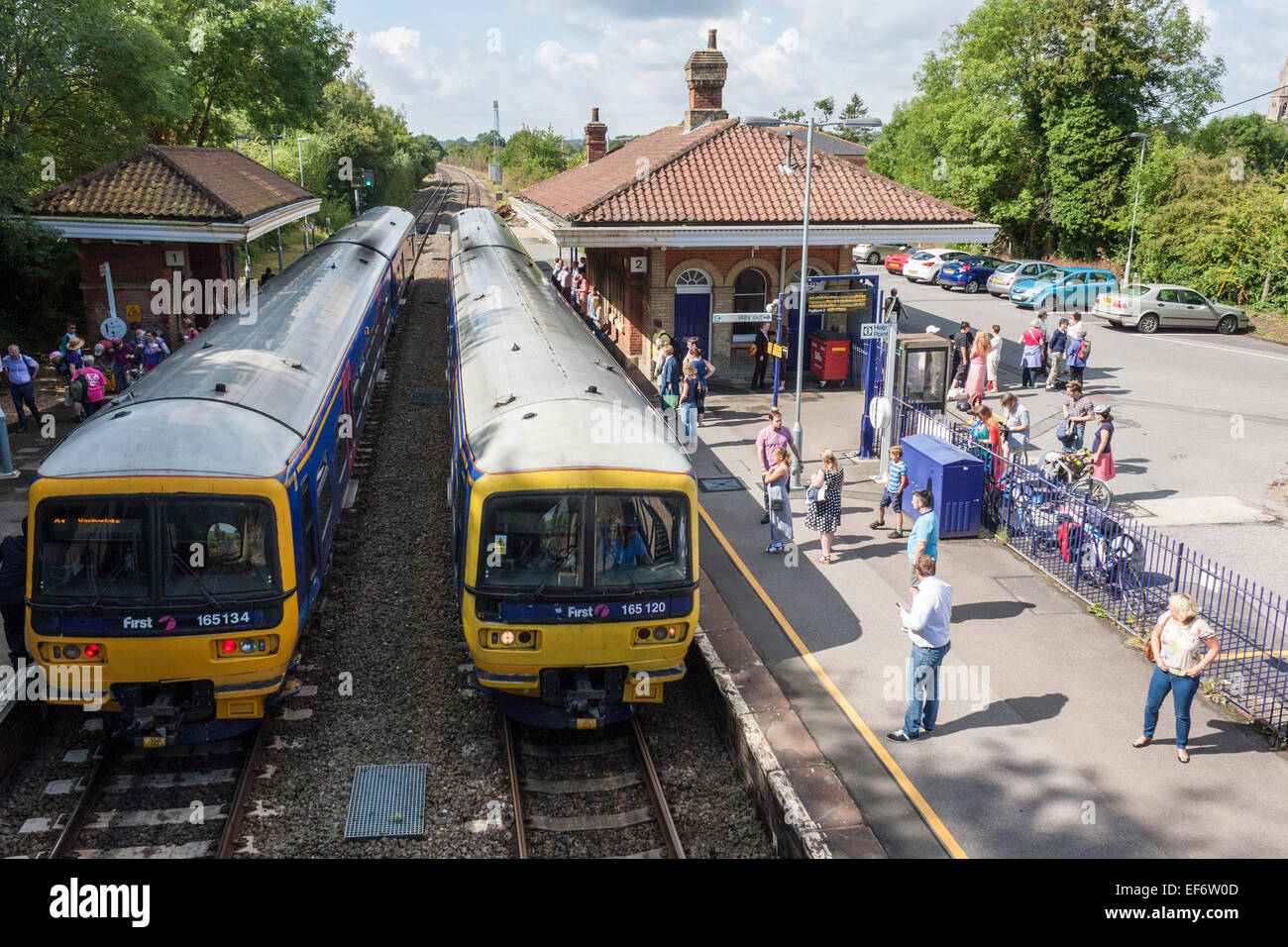 Two First Great Western trains at Mortimer train station, Berkshire ...