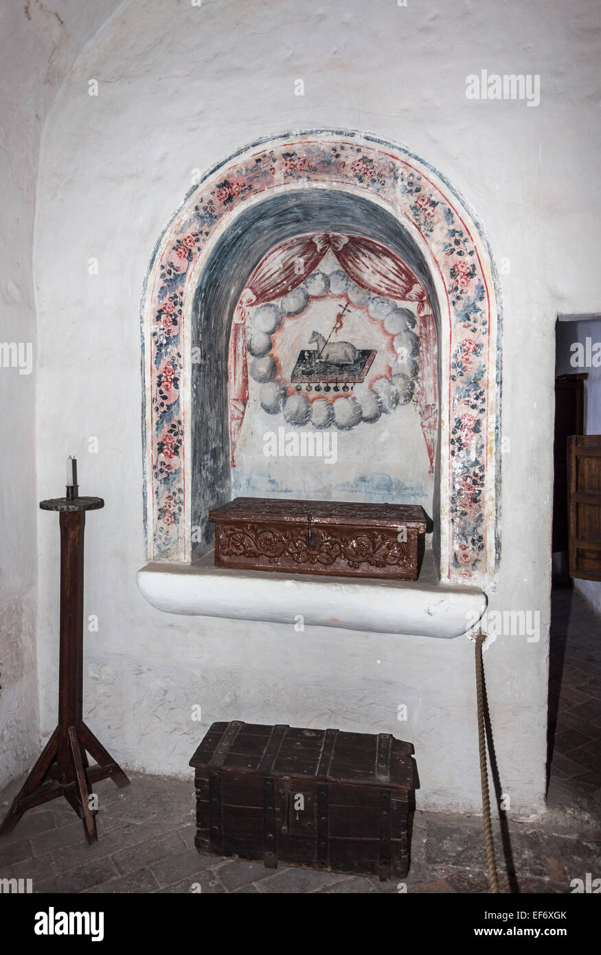 Peruvian heritage: Painted alcove in a room inside Santa Catalina ...