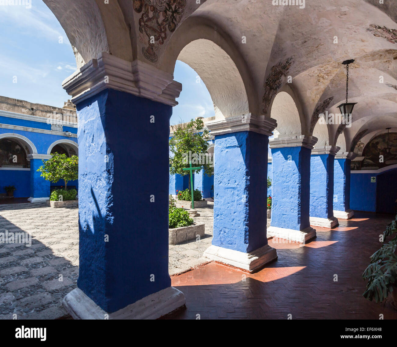 Courtyard pillar pillars hi-res stock photography and images - Alamy