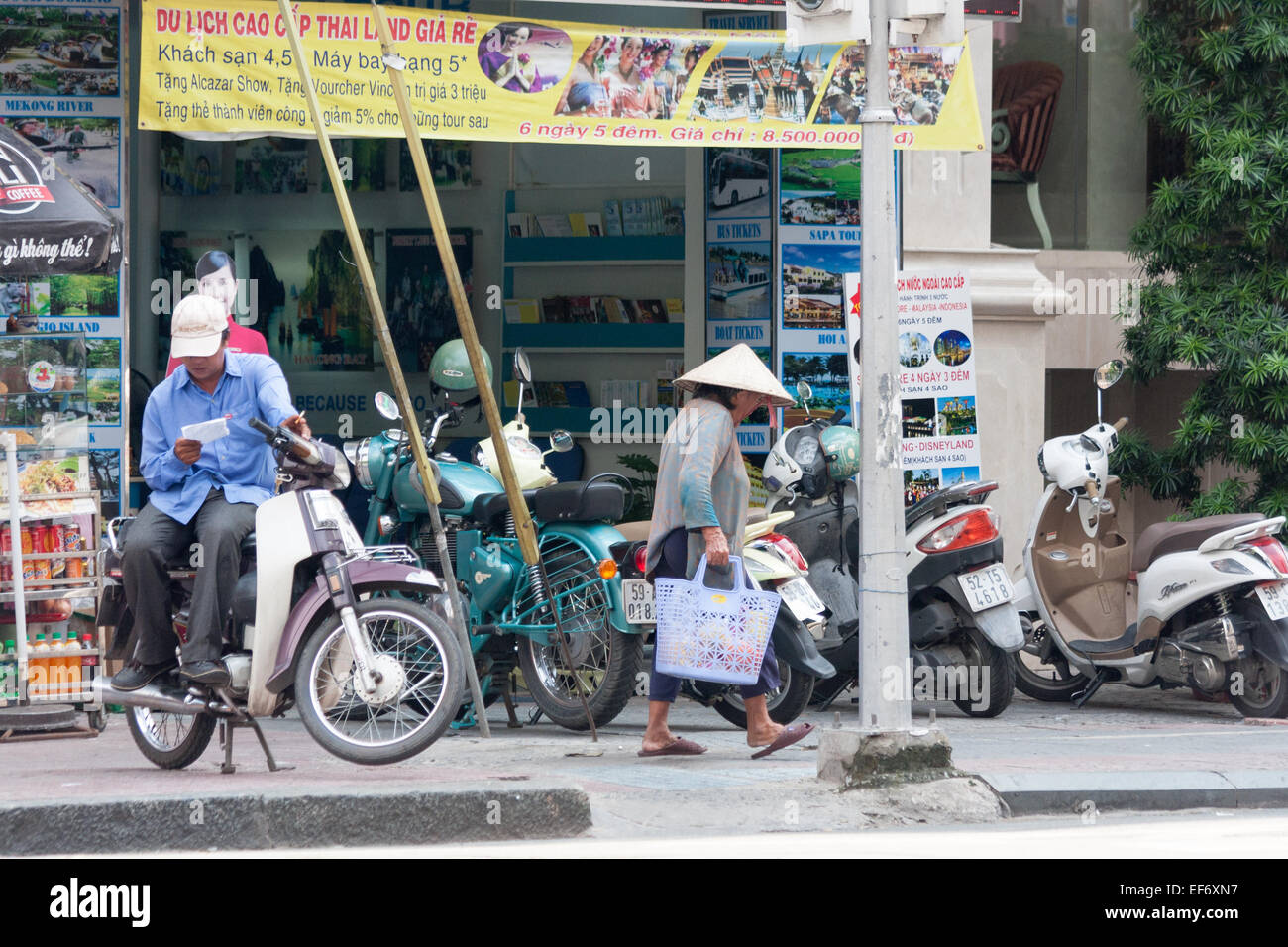 Street scene, Ho CHi Minh City, Vietnam Stock Photo - Alamy