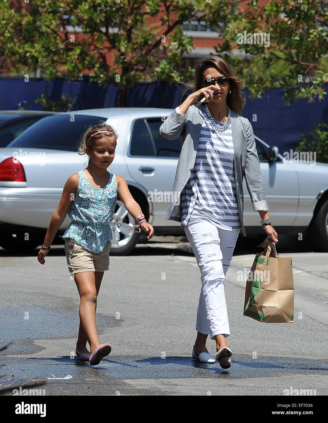 Jessica Alba spotted at Mrs. Winston's Green Grocery with her daughter ...