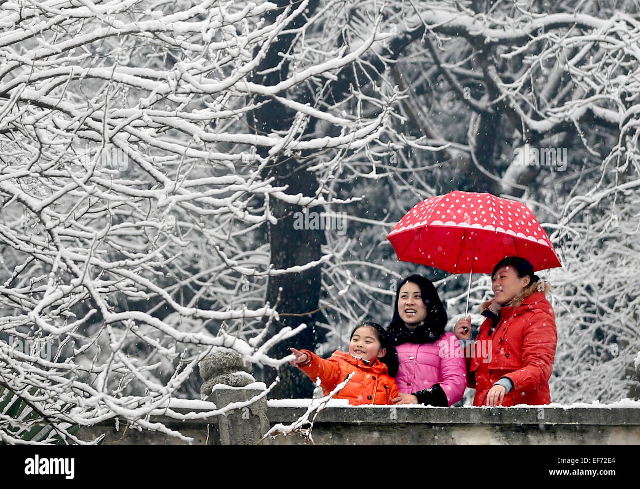 Huai'an, China's Jiangsu Province. 28th Jan, 2015. Tourists enjoy snow ...