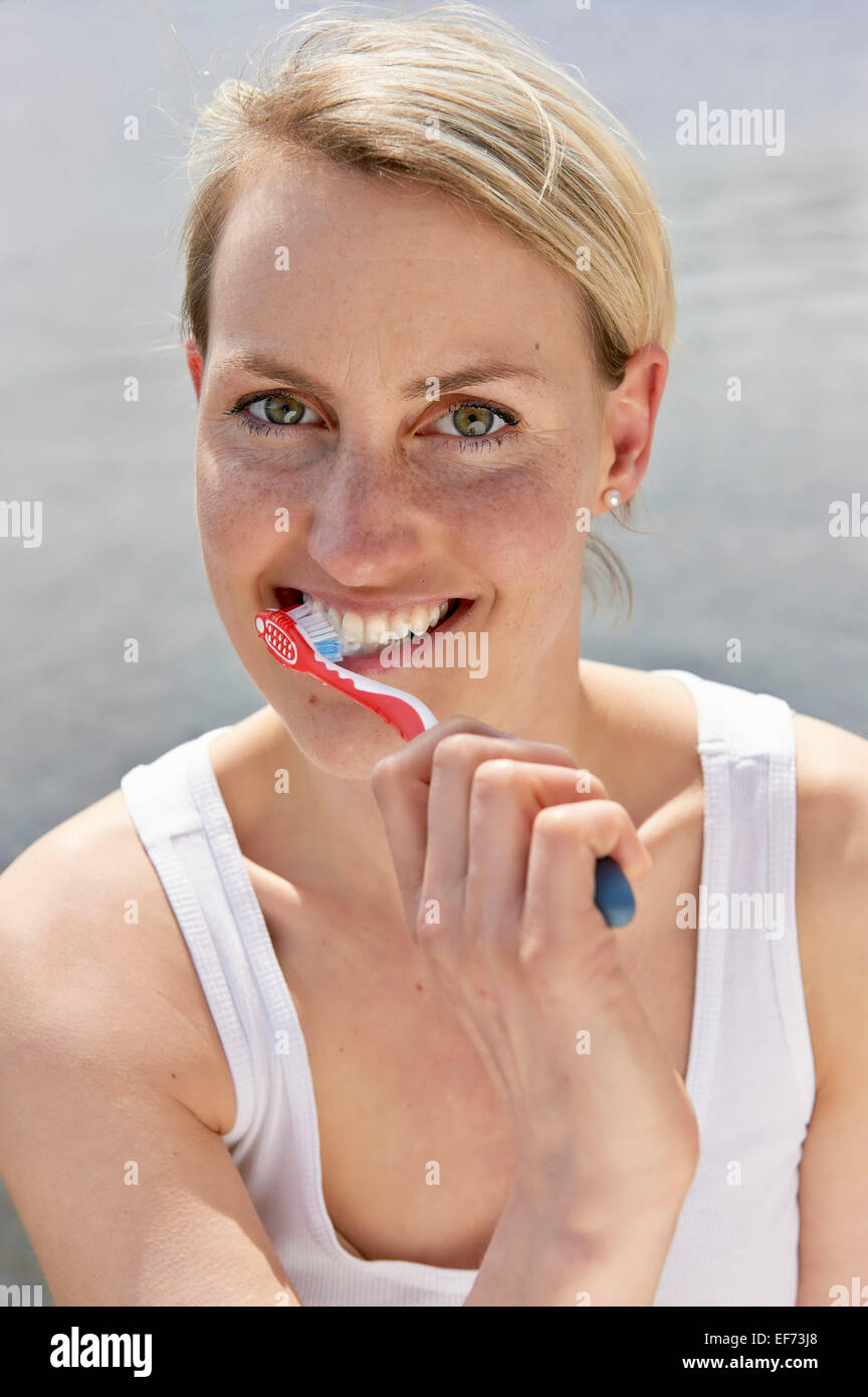 Teeth brush outdoor hi-res stock photography and images - Alamy
