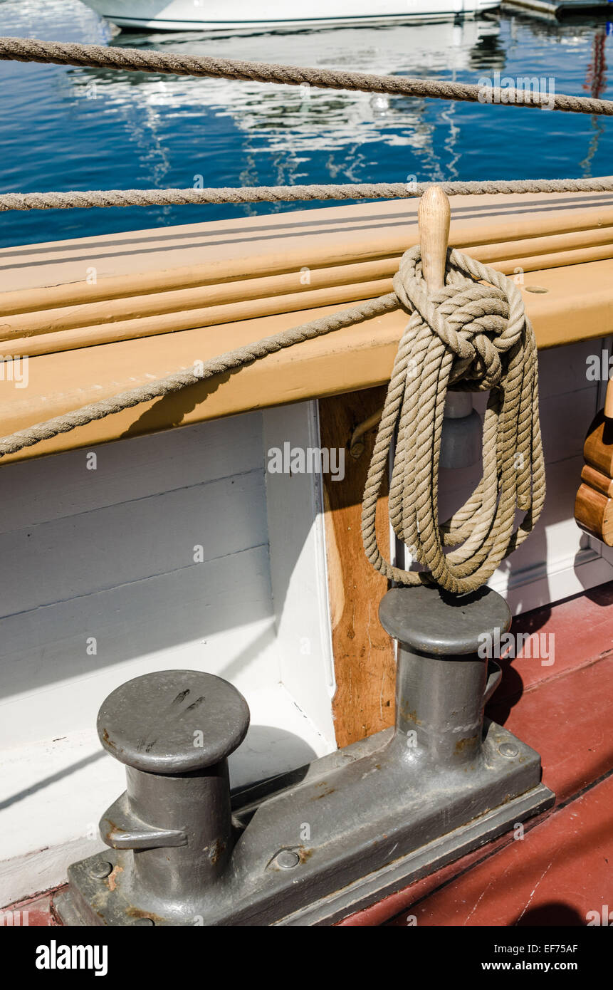 Blocks and tackles of a sailing vessel Stock Photo - Alamy