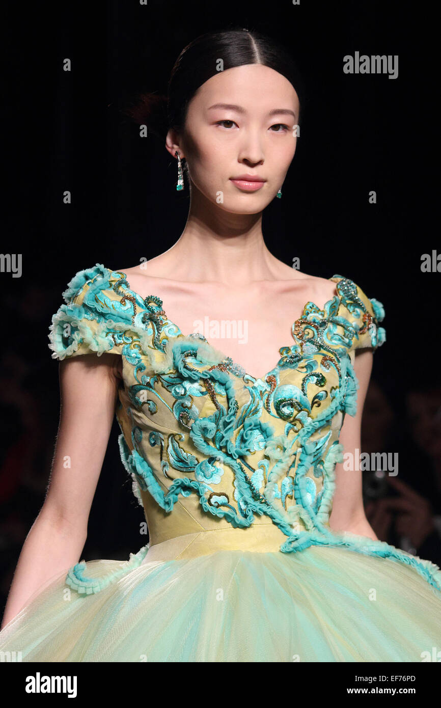 Chinese model runway hi-res stock photography and images - Alamy