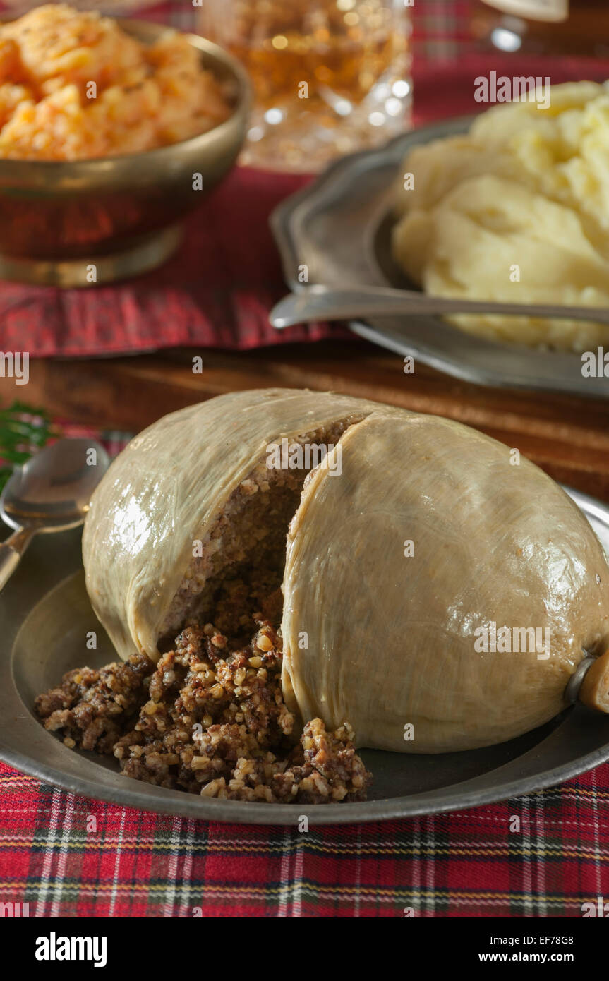 Haggis with neeps and tatties. Scotland Food Stock Photo - Alamy