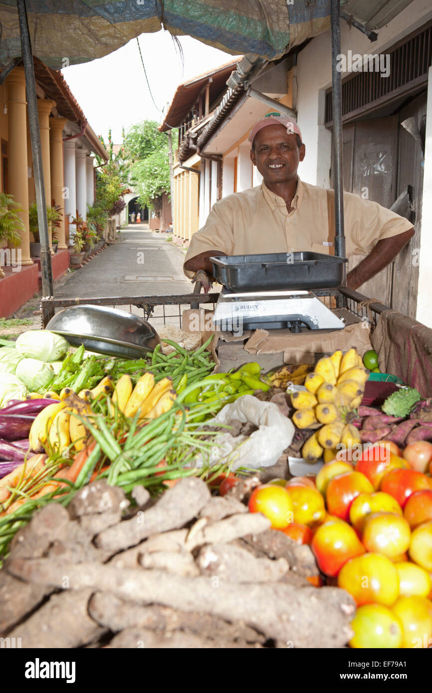 Fruit seller cart hi-res stock photography and images - Alamy