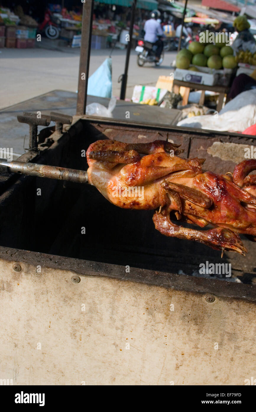 Chicken roasting in hot coals hi-res stock photography and images - Alamy