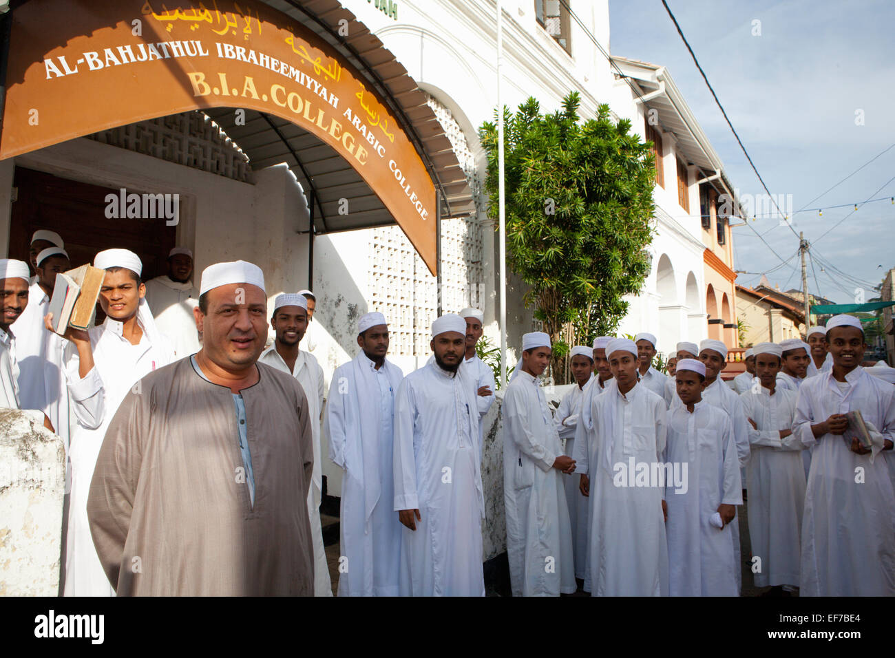 MUSLIM STUDENTS AND TEACHER AT GALLE ARABIC COLLEGE Stock Photo - Alamy