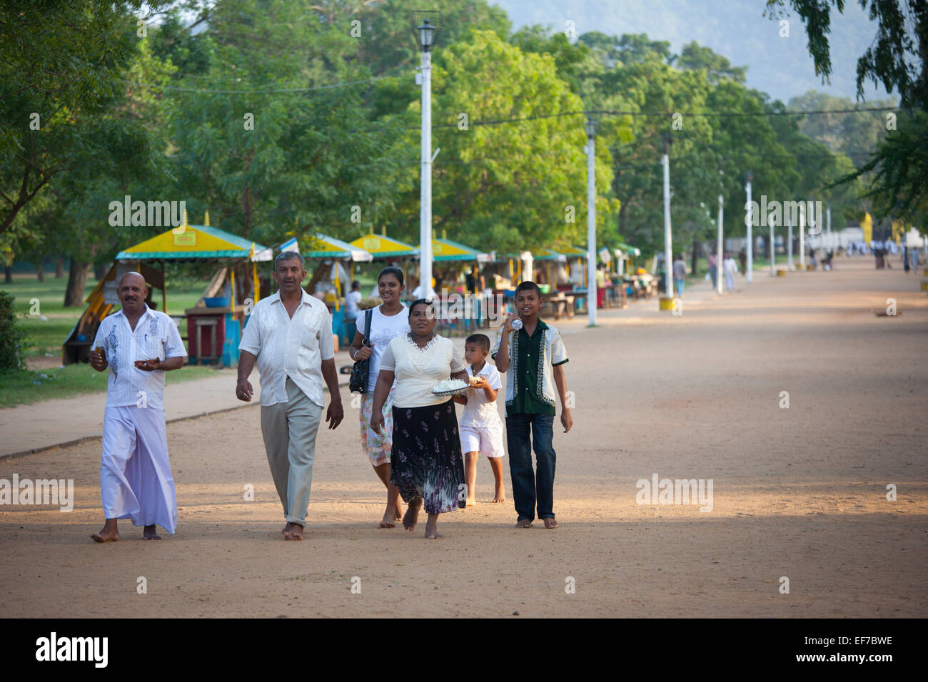 Hindu pilgrims worship on hi-res stock photography and images - Alamy
