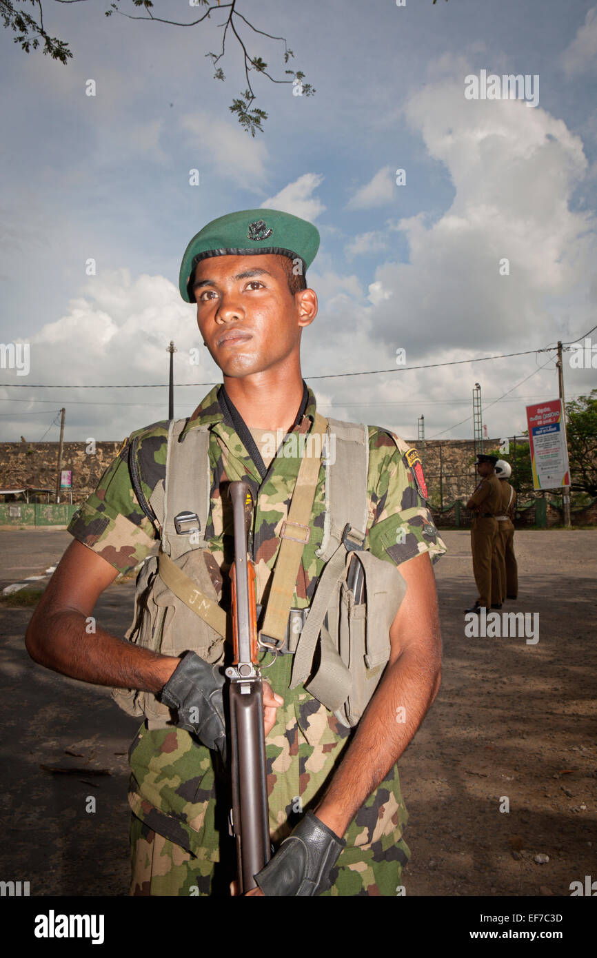 Sri lankan soldier hi-res stock photography and images - Alamy