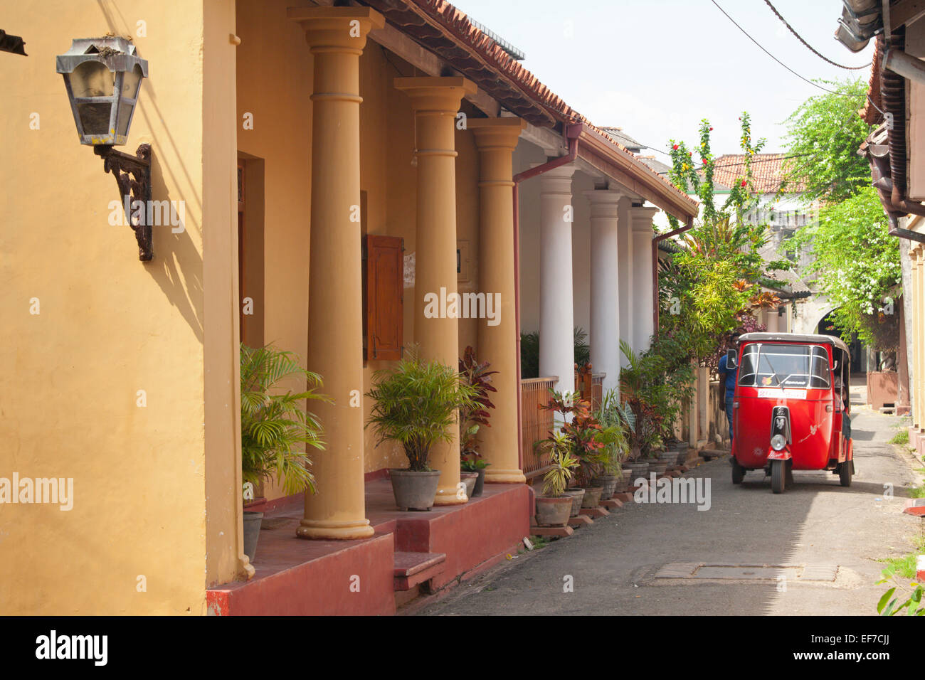 RICKSHAW ON NARROW COLONIAL STREET IN GALLE Stock Photo - Alamy