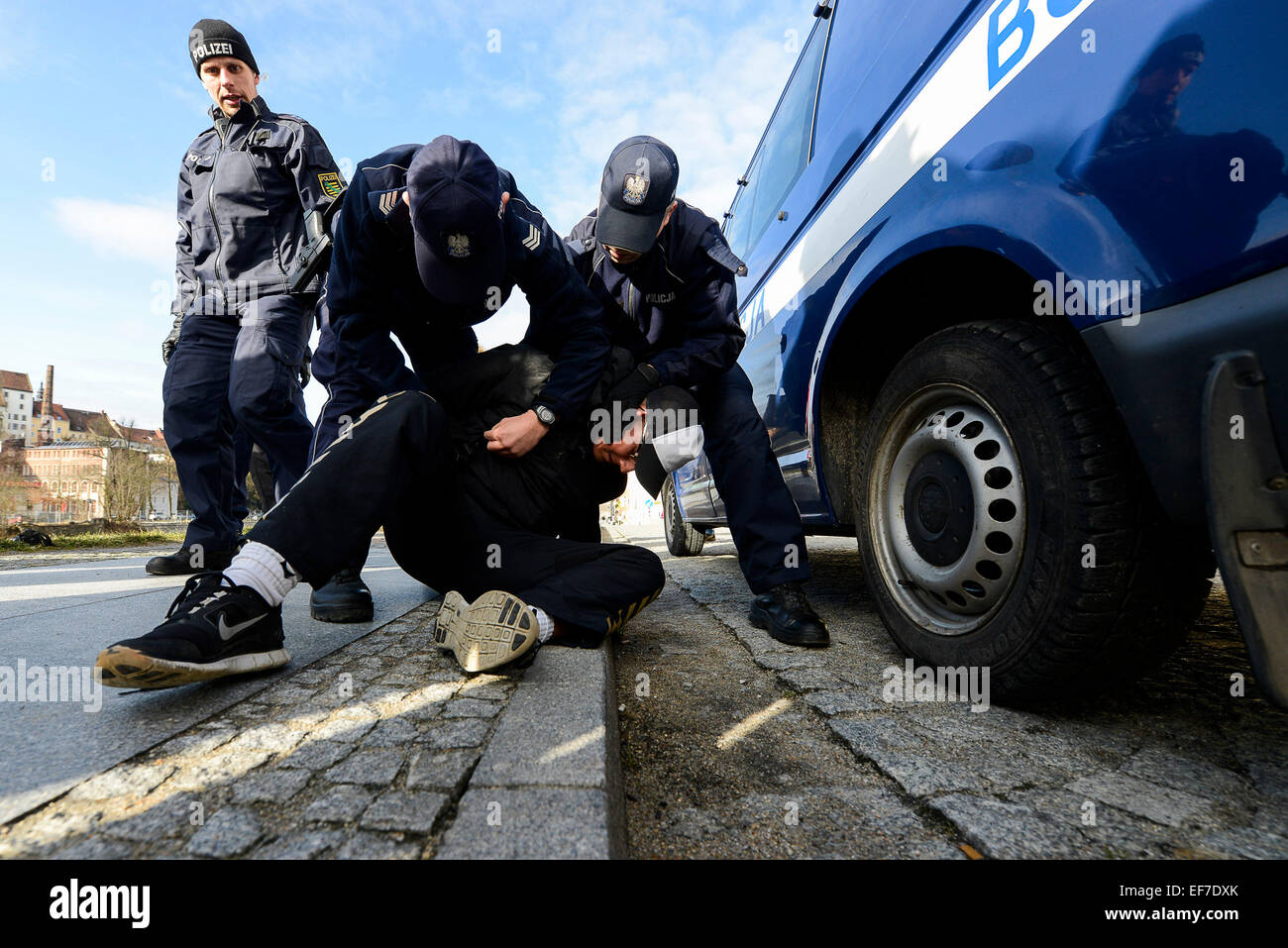 An arrest is practiced during an exercise by German and Polish police ...