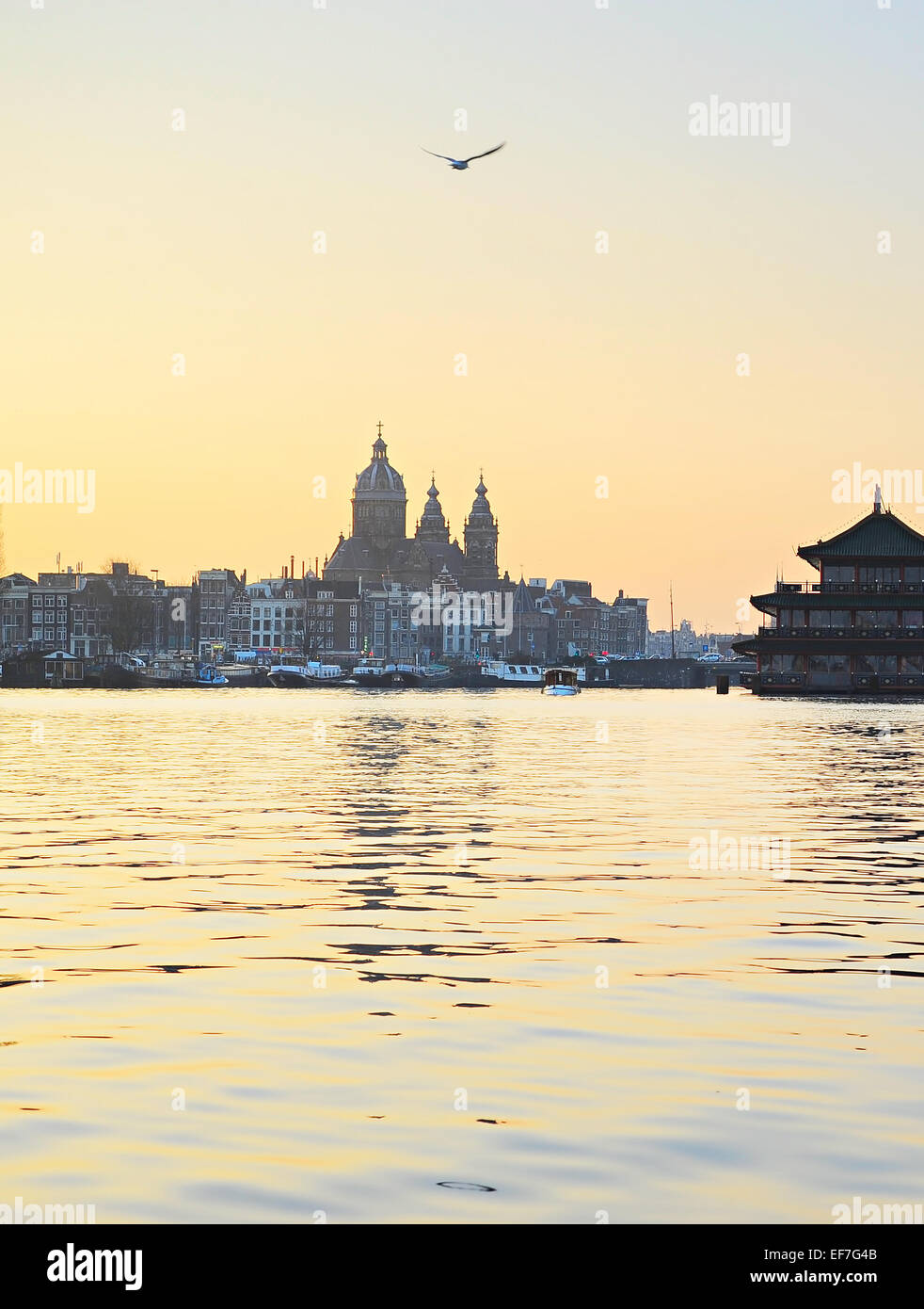 Dam river amstel hi-res stock photography and images - Alamy