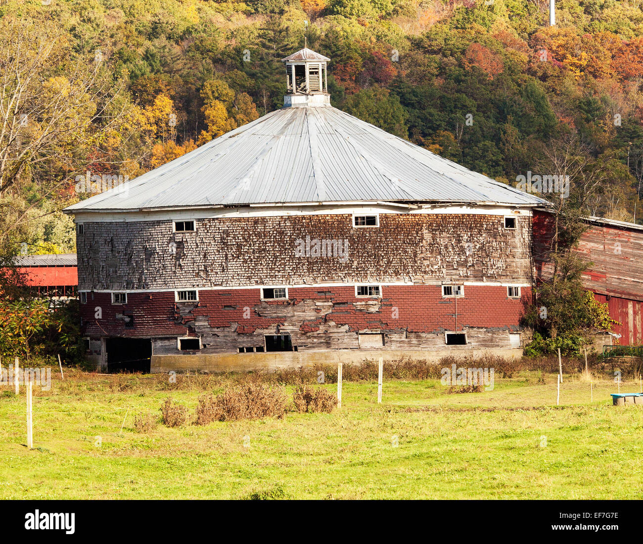 Round roof barn hi-res stock photography and images - Alamy