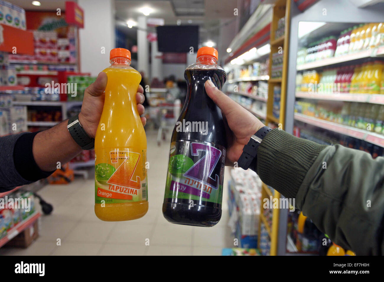 Juice and soft drinks display hi-res stock photography and images - Alamy