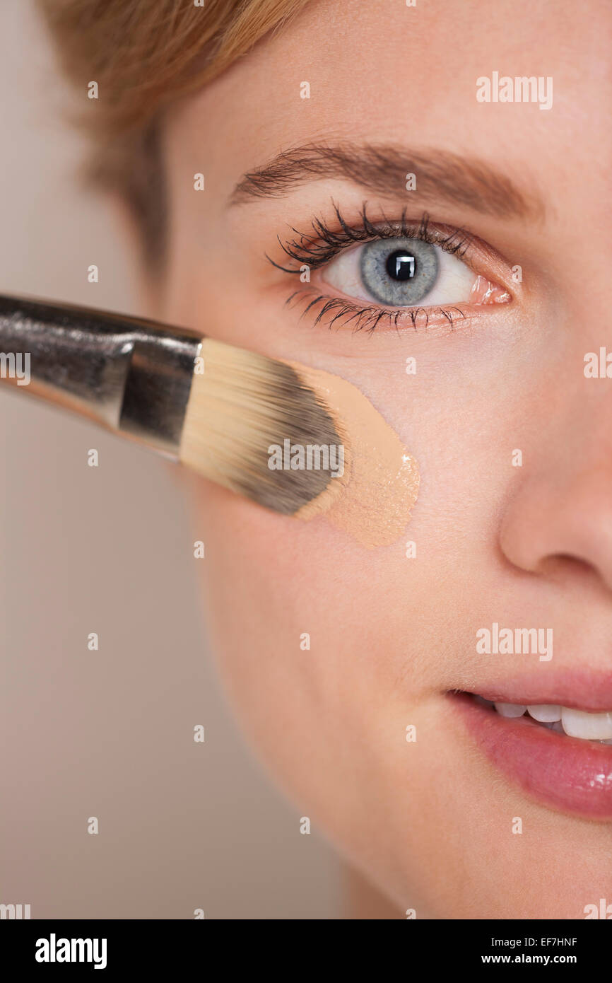 Beauty foundation hi-res stock photography and images - Alamy