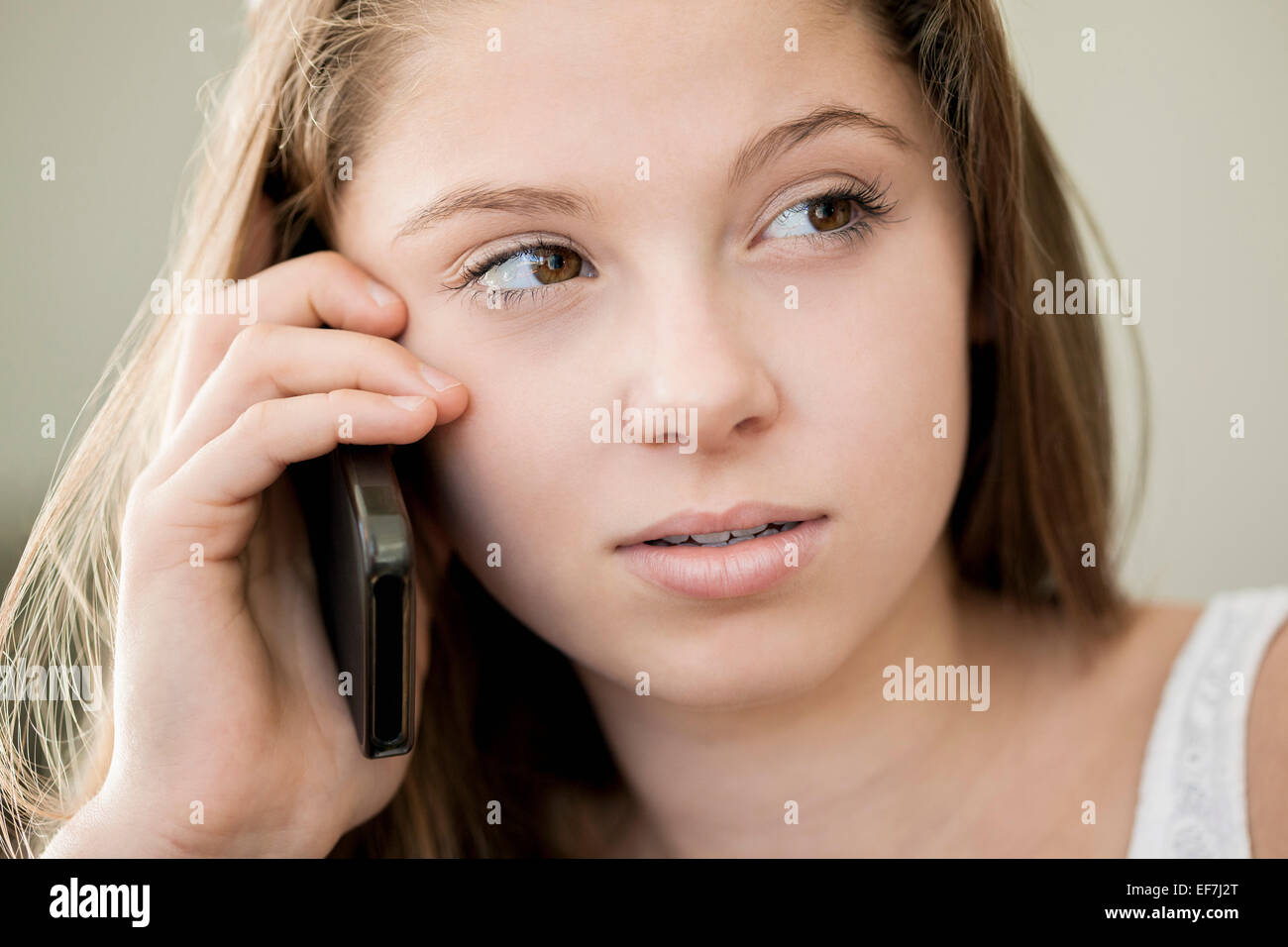 Girl on the phone hi-res stock photography and images - Alamy