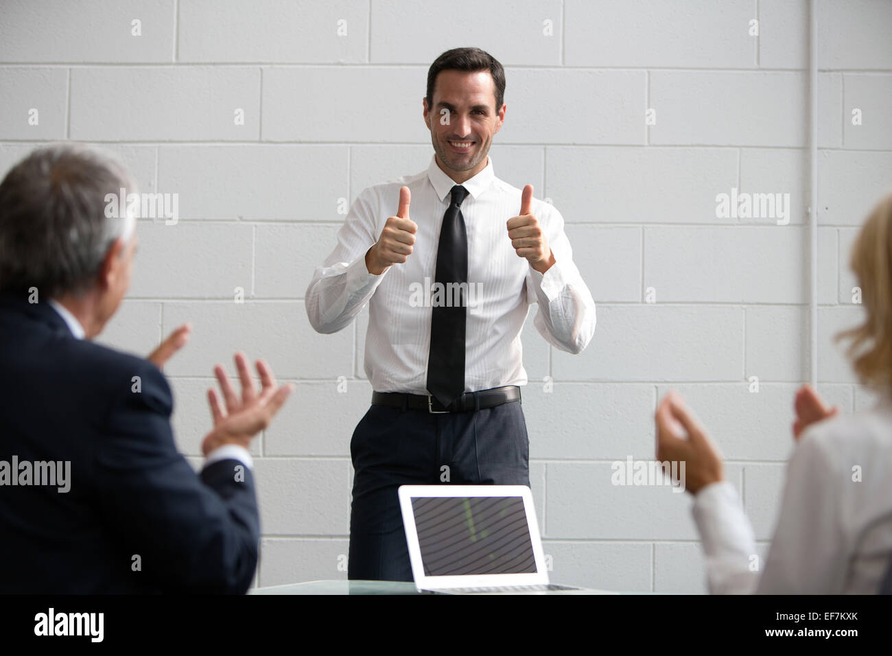 Clapping hands hi-res stock photography and images - Alamy