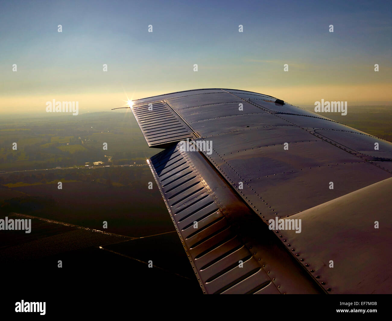Aircraft wing hi-res stock photography and images - Alamy