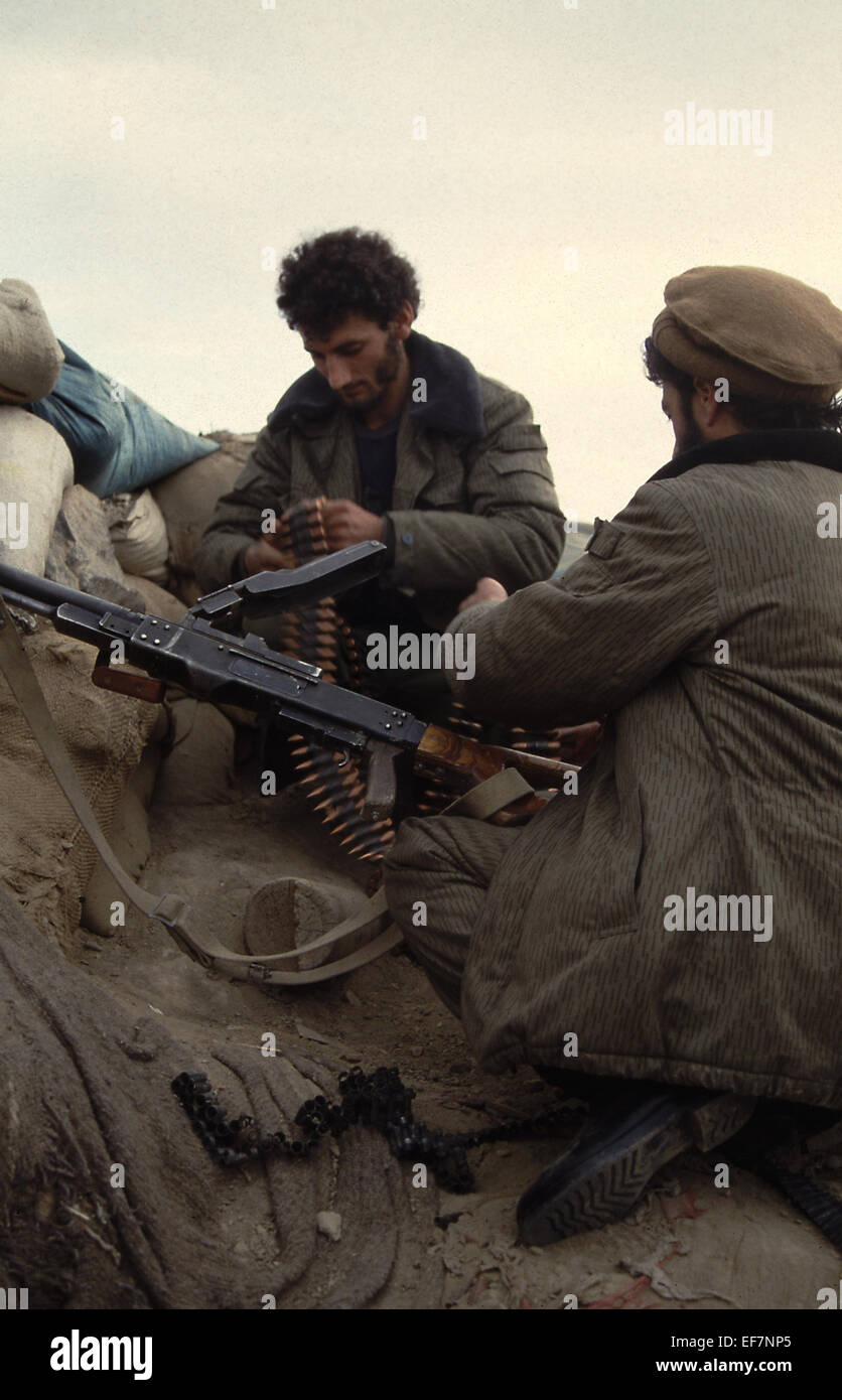 Government soldiers on the front line trenches overlooking kabul in ...